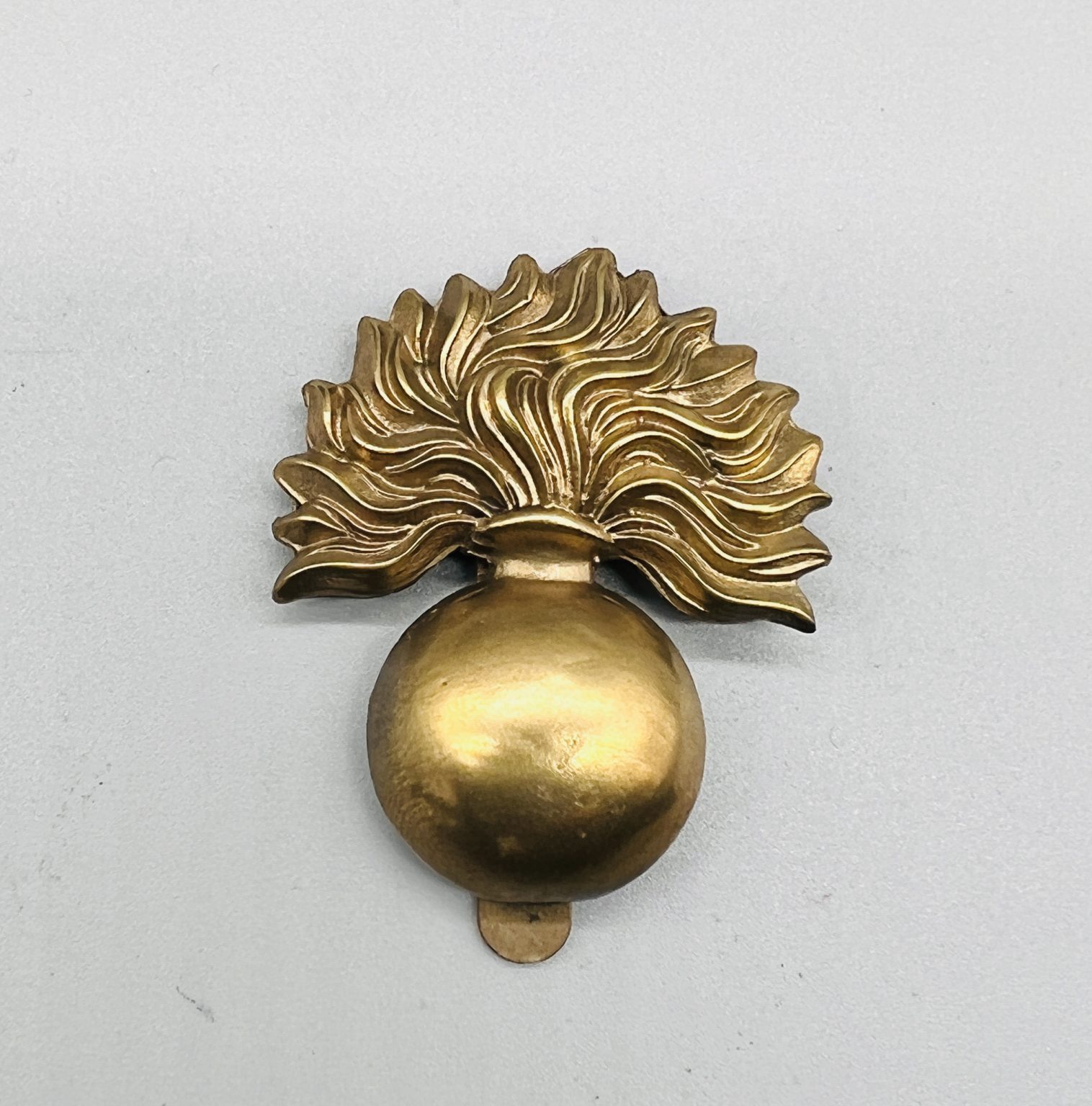 Grenadier Guards Cap Badge I WW1 & WW2 British Militaria Collectables