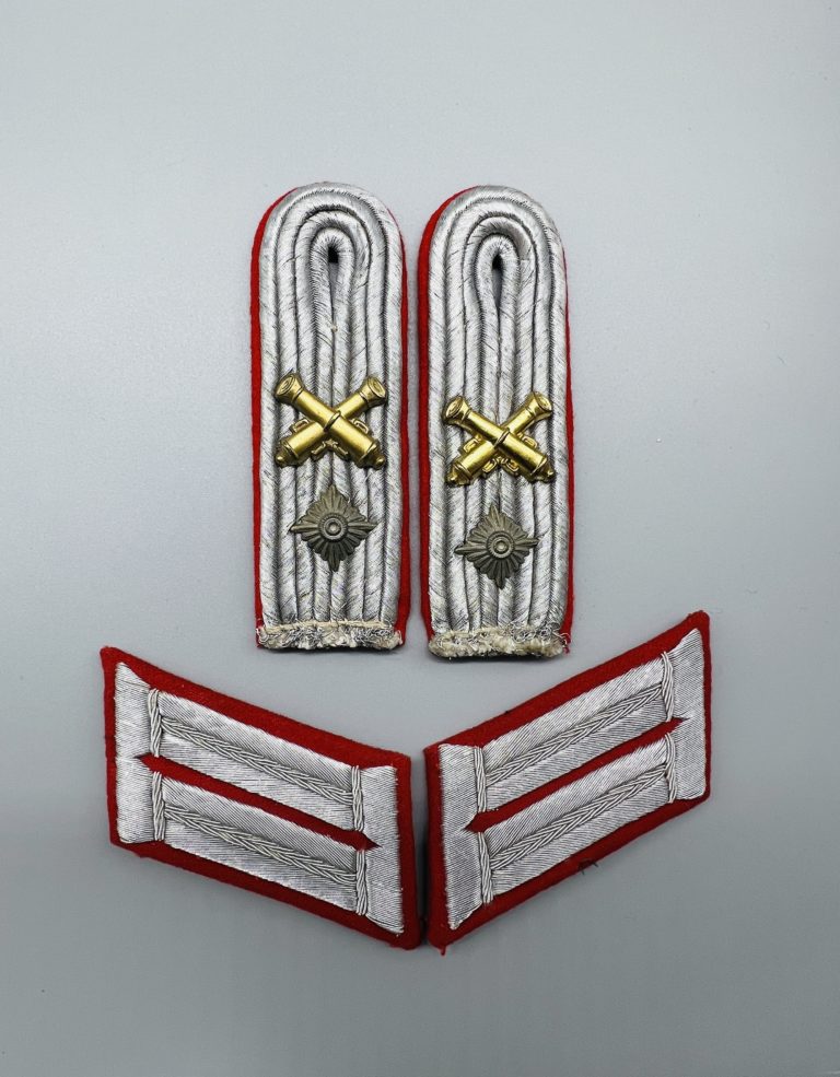 Heer Oberleutnant Ordnance Shoulder Straps And Collar Tabs