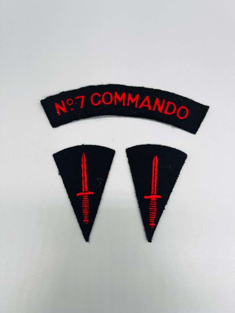WW2 No 7 Commando Shoulder Title & Set of Commando Insignia