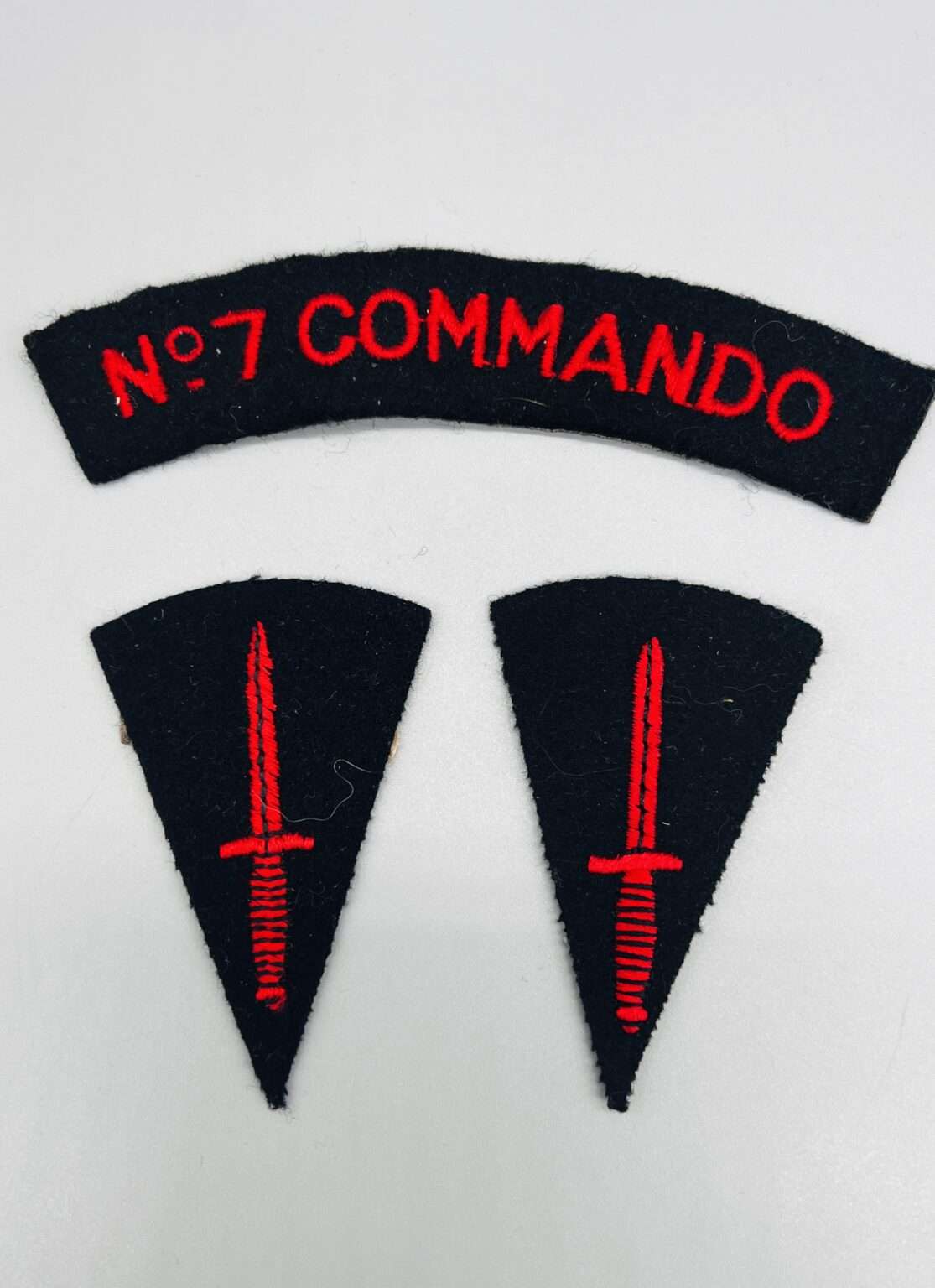WW2 No 7 Commando Shoulder Title & Set of Commando Insignia