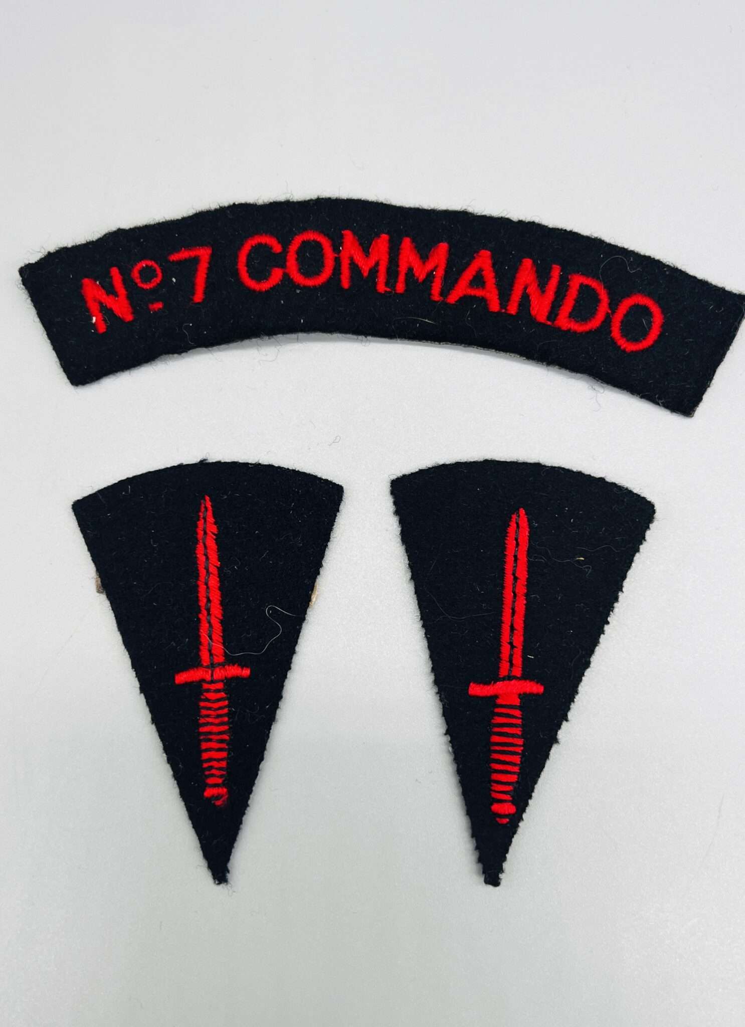 WW2 No 7 Commando Shoulder Title & Set of Commando Insignia