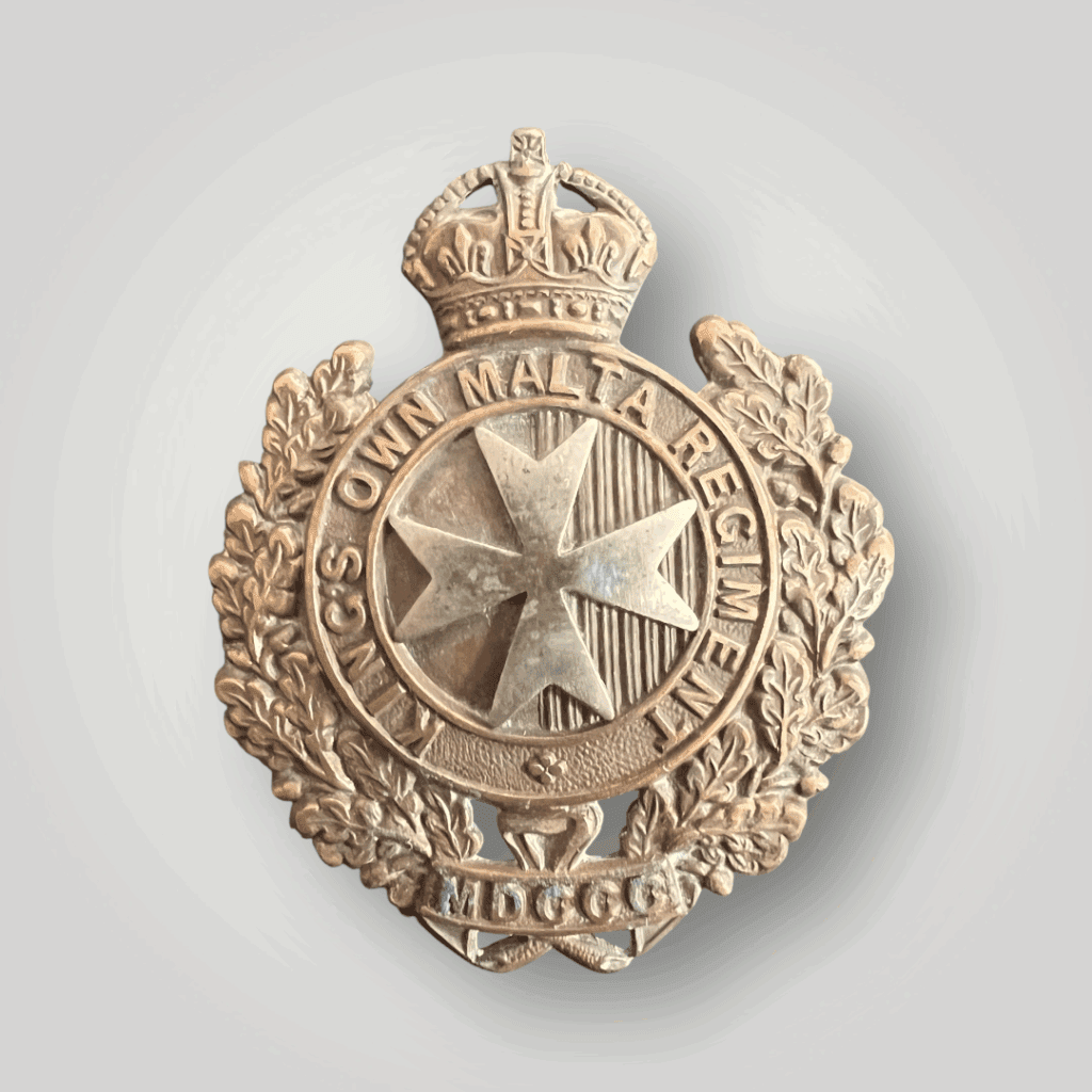 King's Own Malta Regiment Cap Badge I WW2 British Militaria